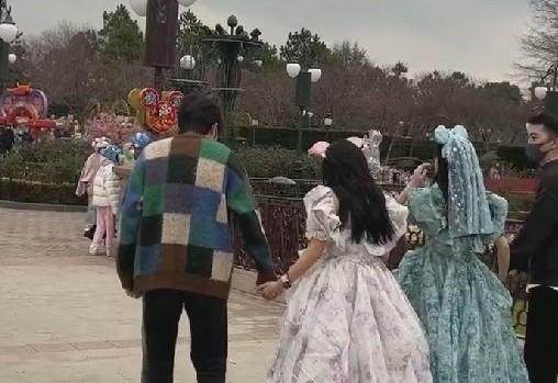 Xiaoyu Begonia Disney took a photo shoot, and her fiancé Frozen Fish ...