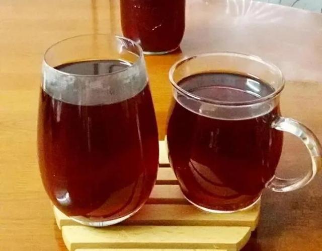 "The Secret of Spice Pack 49" Three brothers share dry goods ...