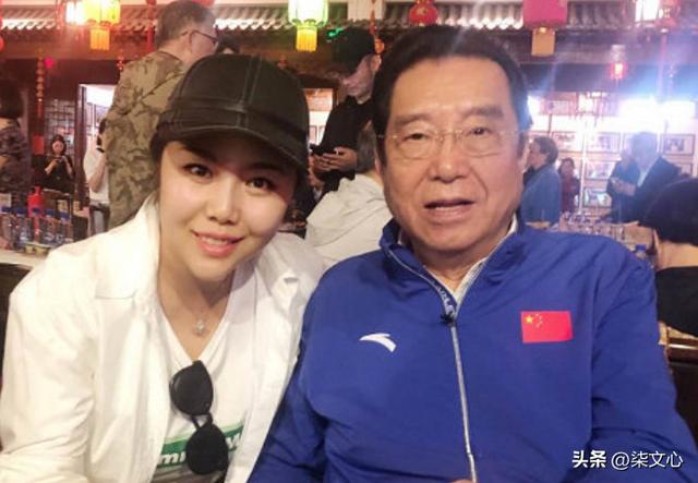 A gathering of artists, people in the entertainment circle have tea ...