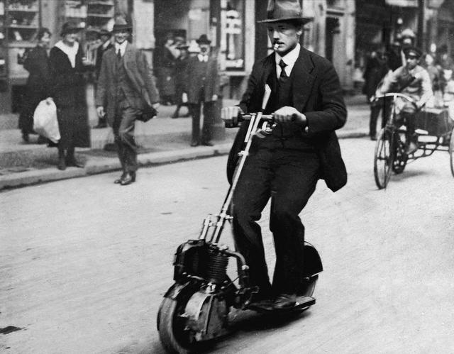 The most popular scooter a century ago, with a battery life of 100 ...