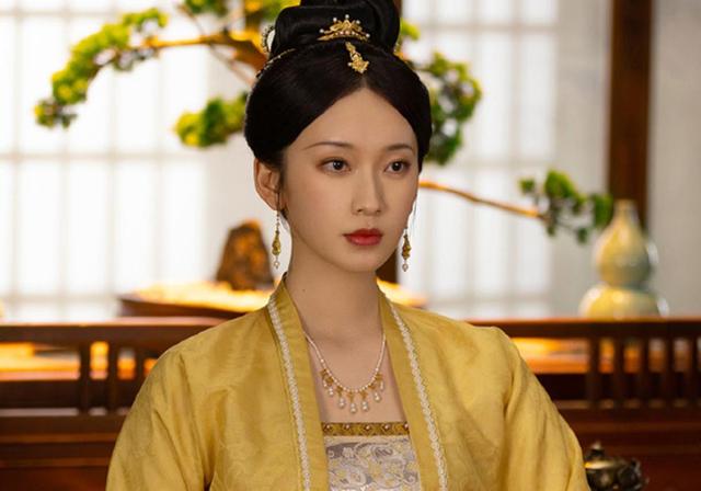 The ancient costumes of the 3 female idols, Qingqing's daily Liu Lingzi fans, and Changyue ...