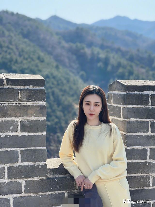 Appreciation of lovely photos of Wang Xiaochen's trip to the Great Wall ...
