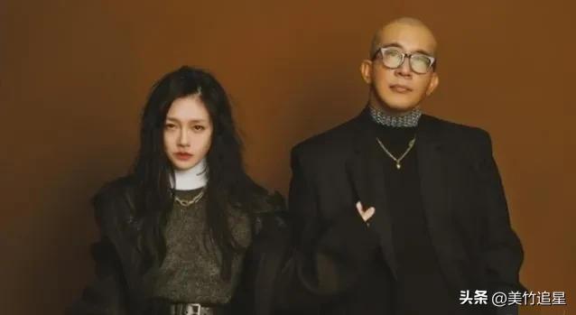 The self-explosion of the curve and the life habits of the current ...