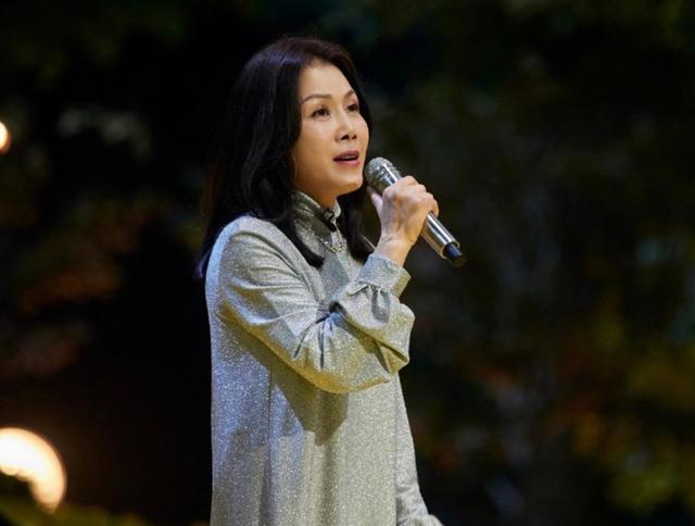 Once as famous as Na Ying, but later retired due to illness, now at the ...