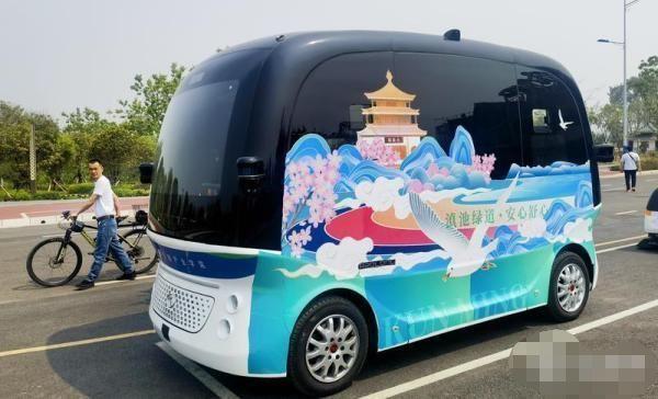 So cute! Self-driving minibus drives to Dianchi Lake Greenway - iMedia