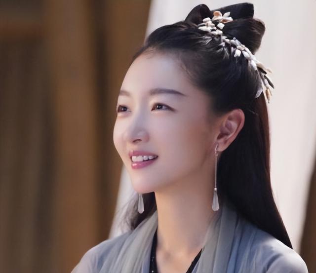 Zhou Dongyu starred in "You are more beautiful than the starlight", and ...
