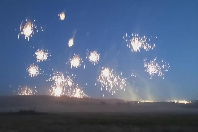 3000-degree fire rain illuminates the night sky! The Russian incendiary ...