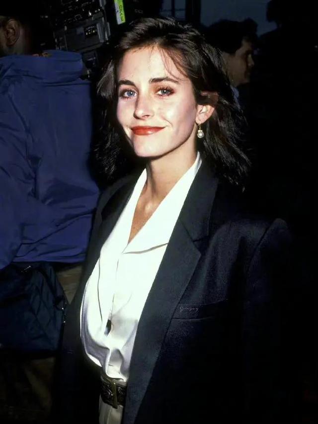 "Friends" Monica's classic retro outfits in the 1990s are also ...