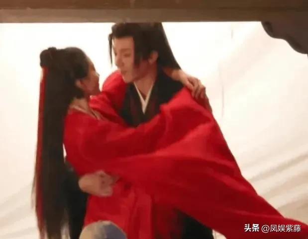 35-year-old Liu Shishi hugs Princess Liu Yuning, who is 3 years younger ...