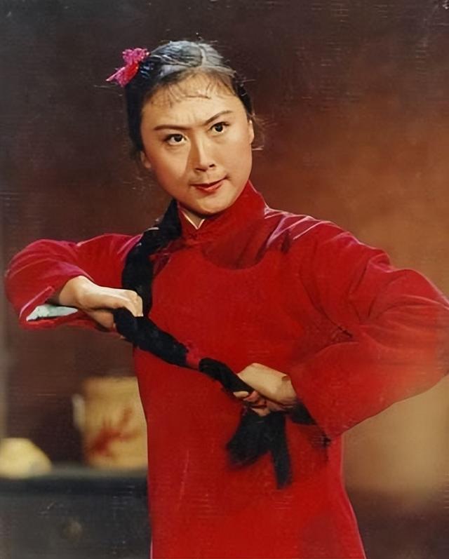 Liu Changyu, who played the role of "Li Tiemei" in "The Red Lantern ...