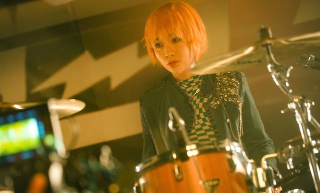 "Rock and Roll" is very popular, Dai Lele plays the drummer of the band ...