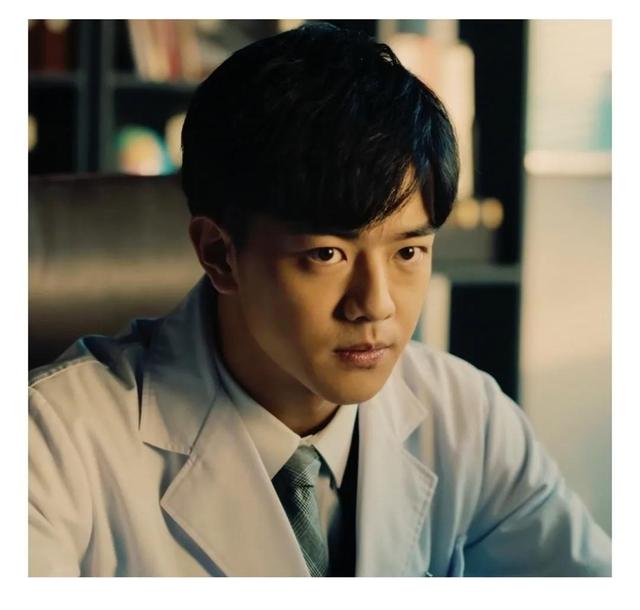 Zhou Dawei, Ding Yuanzhi in "The Awakener" can't figure out why his father loves his apprentice ...