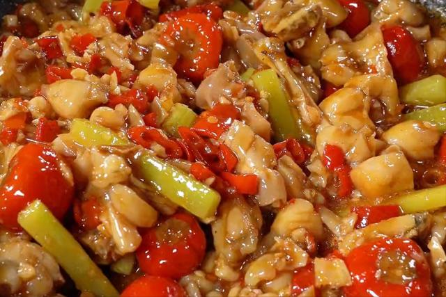 The chef teaches you how to pickle bullfrogs with pepper - iMedia