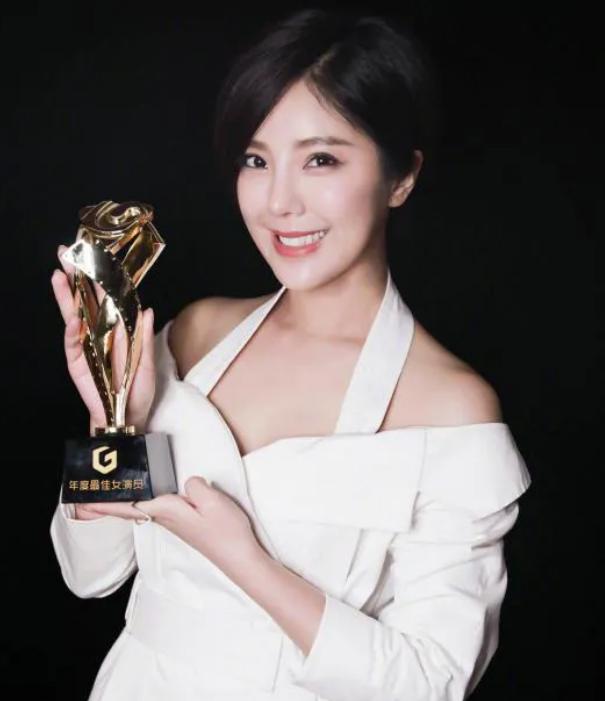 Actress Zhao Yihuan broke up!Zeng strictly controlled her boyfriend not ...