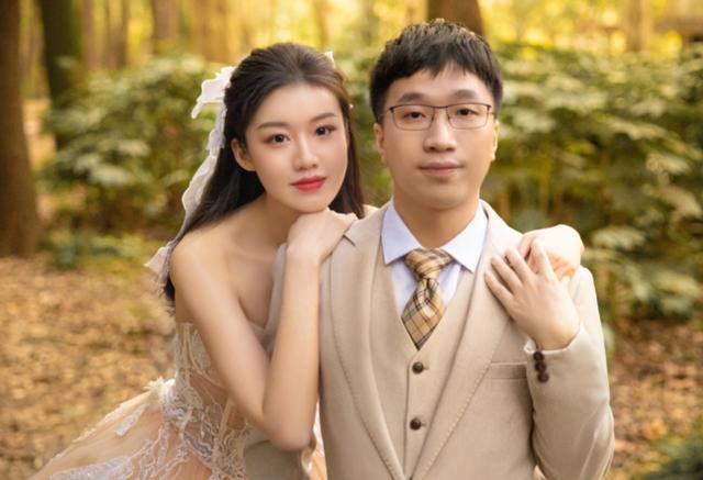 Kings Club: RNG coach Tabe and his girlfriend officially married!Doinb and Uzi are present - iMedia