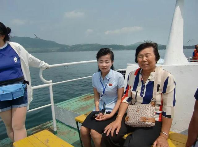 What gifts do North Korean female tour guides like?Tourists tell the ...