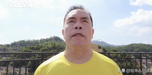 A recent photo of 76-year-old action superstar Huang Jiada, his muscles ...