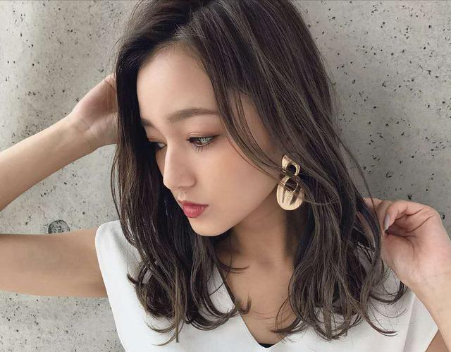 Picking and choosing is still the most charming "clavicular hair ...