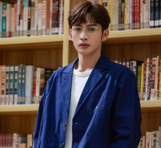 A small forest for two: Zhuang Yu and Yu Meiren's one-minute kiss in ...