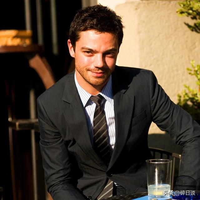 Film and television personality "Dominic Cooper" is a deep and handsome ...