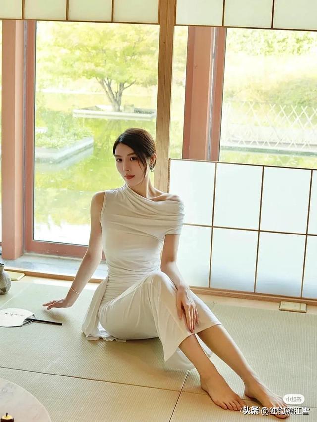 Beijing fashion beauty, beautiful face, slender body, exciting - iMedia