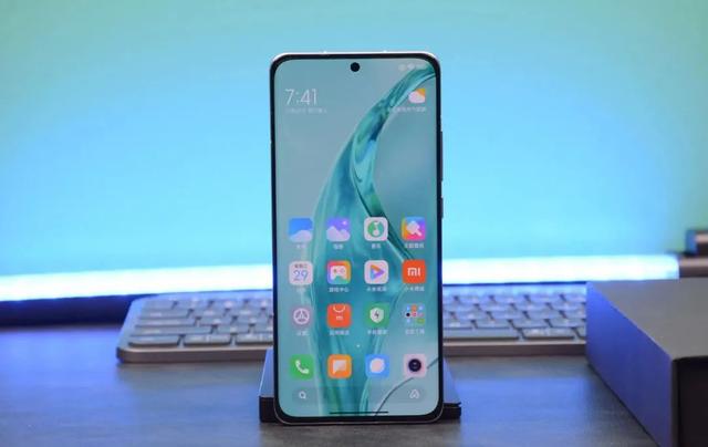 More than 2,000 three small-screen mobile phones that can be purchased ...