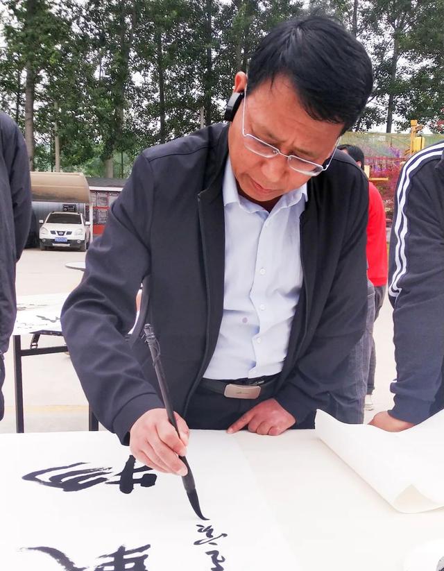 Wang Yabin: The writing is full of energy and the pen is handsome - iMedia