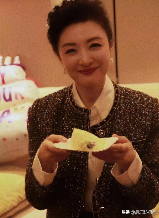 On Zhou Tao's 55th birthday, he left CCTV for 6 years as an executive, as a director, and as an ...