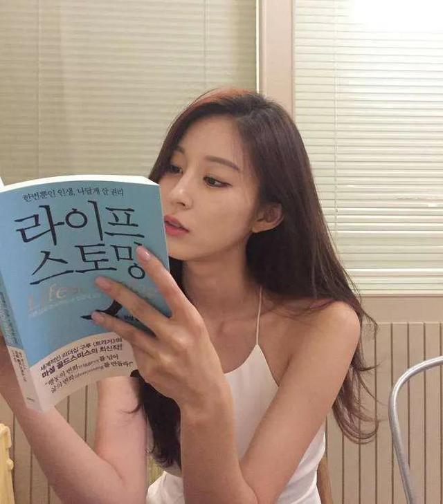 Korean supermodel Kim Bora, the goddess of "zero dead ends" with an angelic face and a devil ...