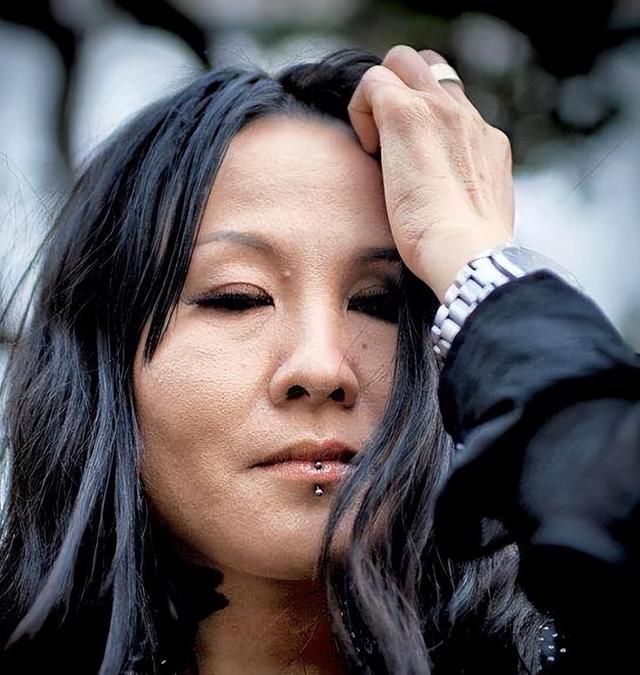 "Queen of Rock and Roll" Luo Qi: At the 18th birthday party, she went ...