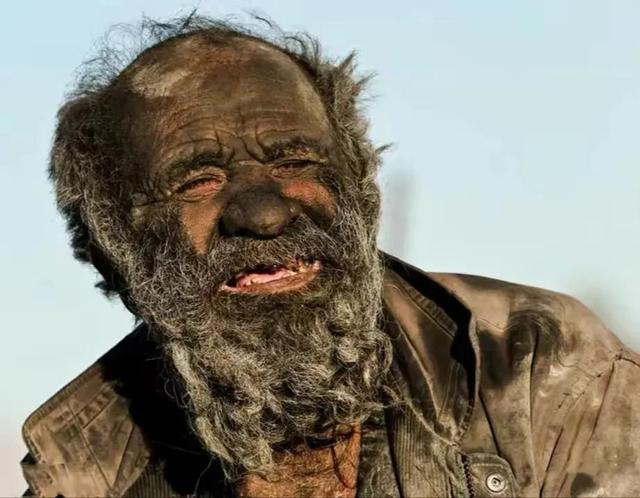 Because of love for 60 years without bathing, he became the most "dirty ...