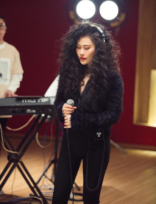 Thousands of miles to see the concert, suddenly canceled three hours ...