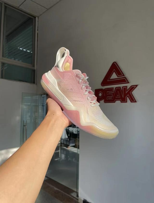 Wiggins generation signature sneakers "Peach Pink" color matching ...