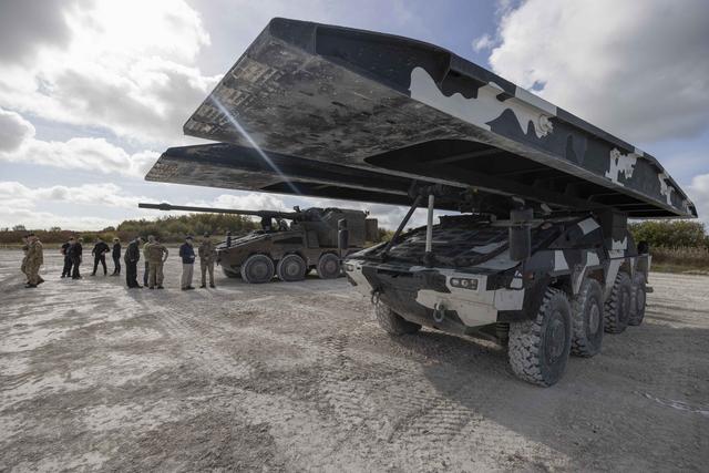 Klaus-Maffei-Wegman (KMW) showcases Boxer transforming car - iMedia