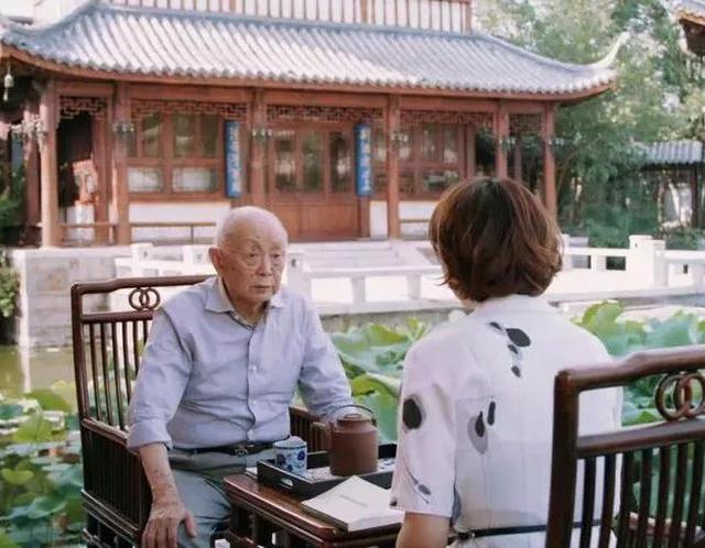 Huang Yongyu, a genius, is still driving a Ferrari at nearly a hundred ...