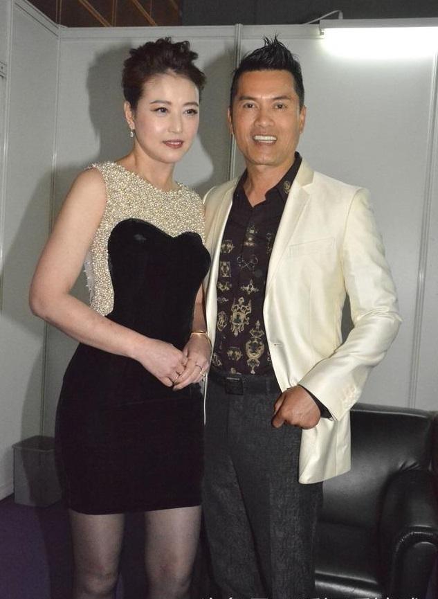 57-year-old Hong Kong star Zhou Haimei settled in Beijing! Confident and unrestrained in his ...