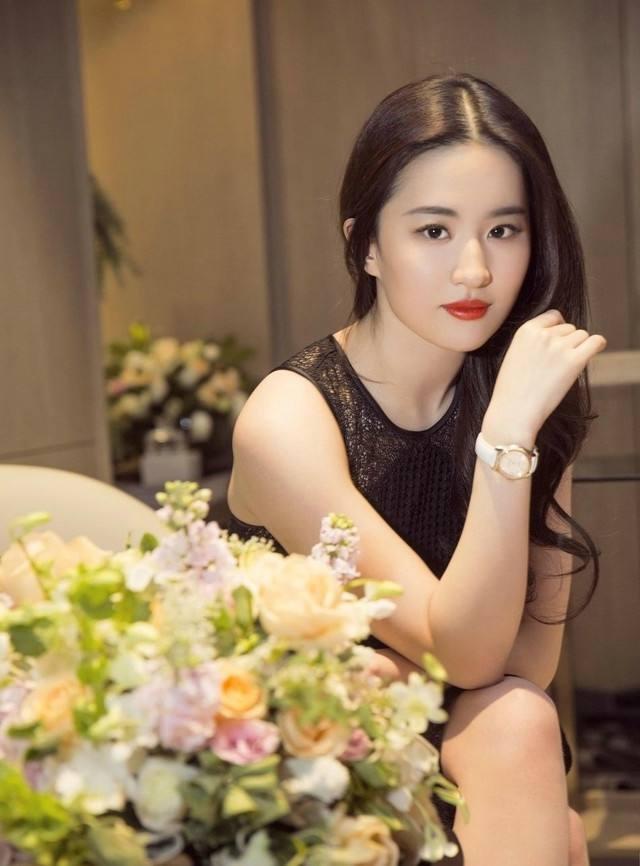 Small gossip: Liu Yifei, Huang Xiaoming, Tang Yan, Wang Xinling, Meng Ziyi, Xue Kaiqi, Xu Song ...