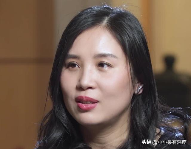 Touching and hugging with Zhong Lifang, netizen: The distance between ...