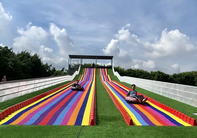 Water gun battle, water splashing carnival, Nanzhuang Luonan Ecological ...