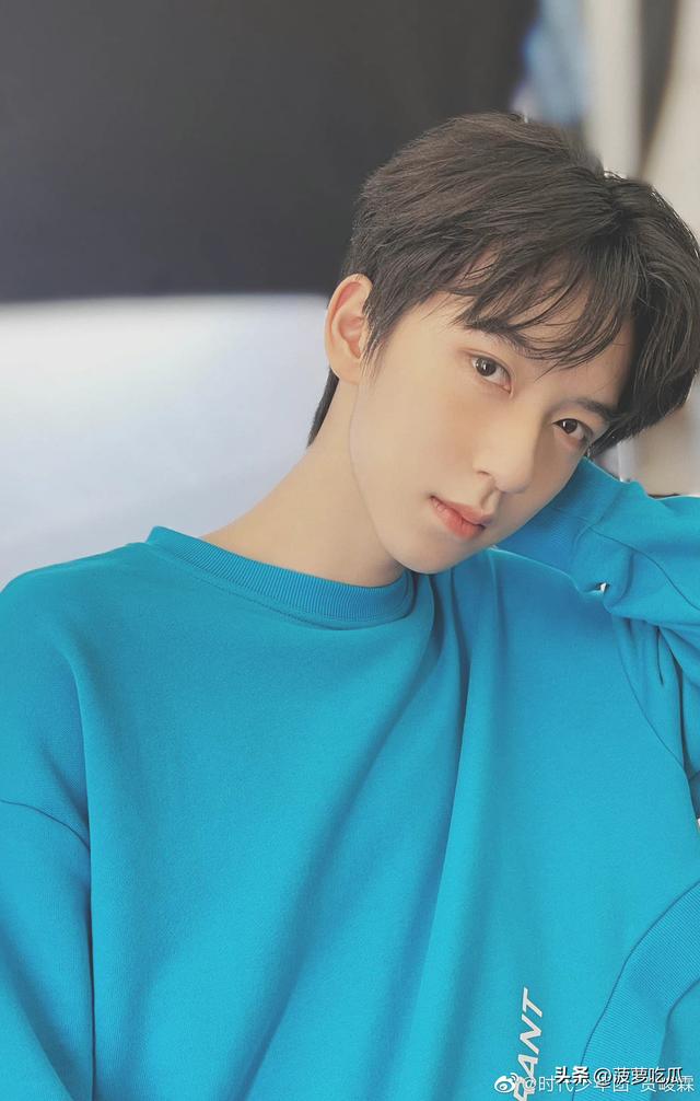 Too much effort!He Junlin is very dedicated to Taiwan in the dark rain ...