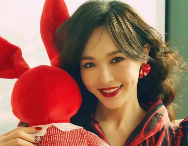 Tang Yan relies on the gold master to get her position?The studio is eager to refute the rumors ...