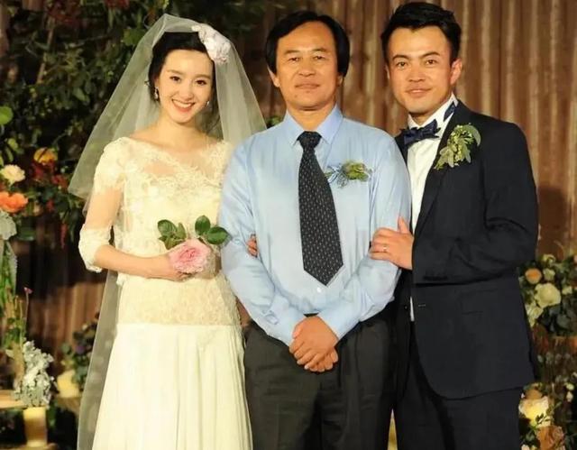 It turns out that "Tang Xiaolong" is the biggest winner. His wife is beautiful and his father is ...