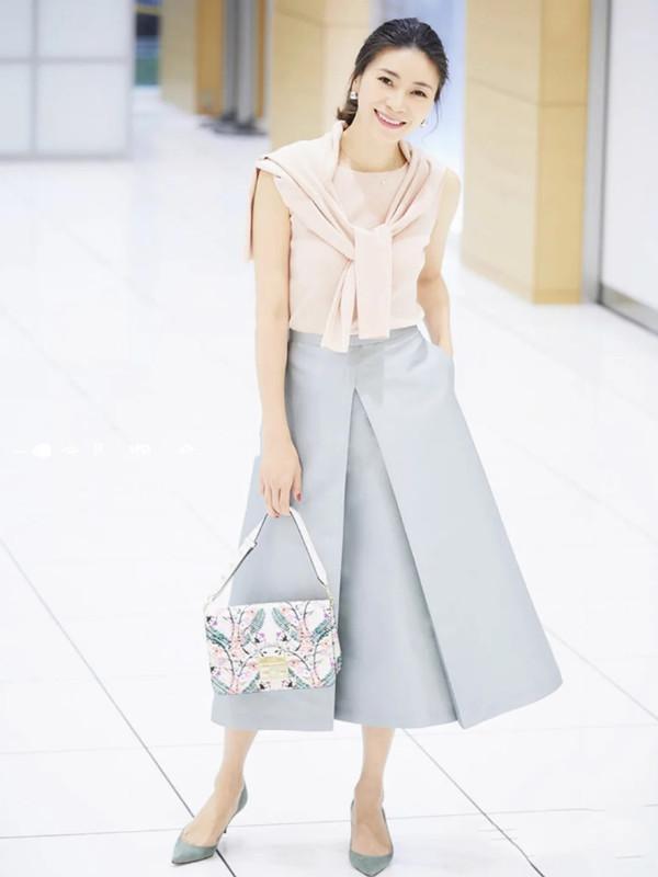 This summer, there is a way to wear it, called "short upper body and ...