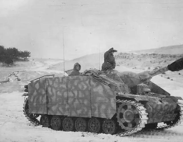 Why did German tanks like to "wear skirts" in World War II? - iMedia