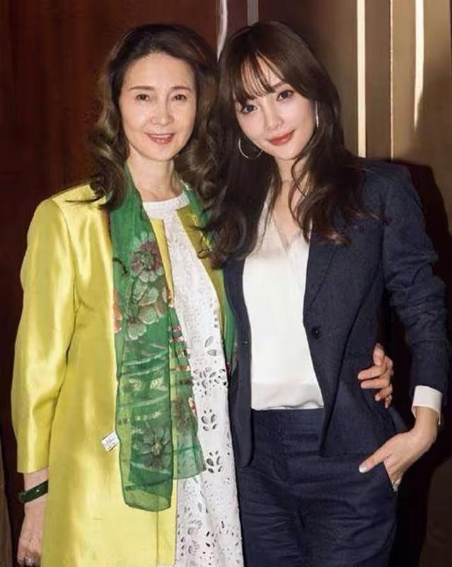 Li Xiaolu's mother Zhang Weixin: Separated from her husband but not ...