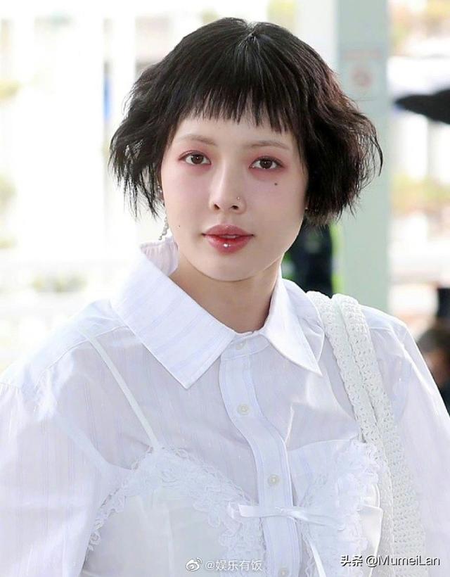 Hyuna appeared at the airport with short hair - iMedia