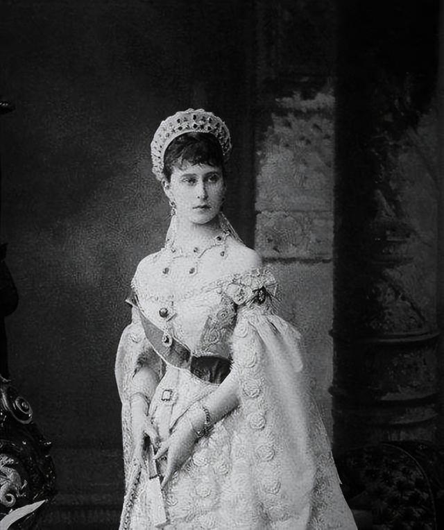 The British princess of Russia was buried alive in the mine by her ...