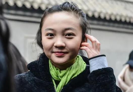 A recent photo of Ala Lei in the new year: very similar to Lin Miaoke ...