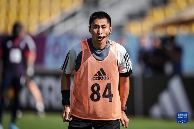 After 20 years, who are the three Chinese referees who returned to the ...