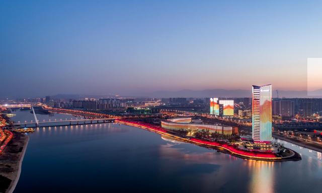 The waterfront of the Bahe River is behind the goal of star-rated ...